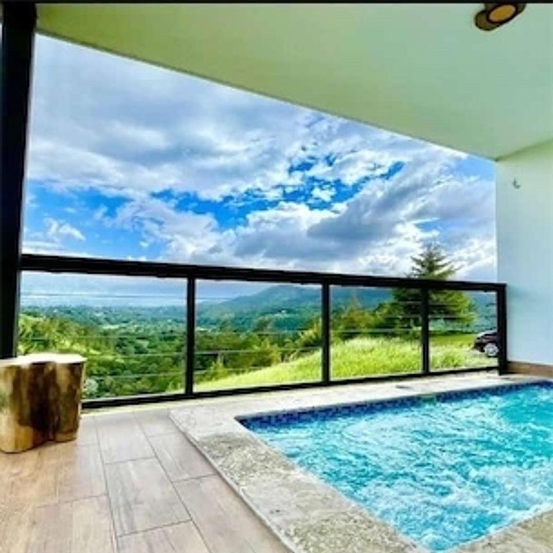 Karina Rojas - Kayifi - Your Tropical Connection